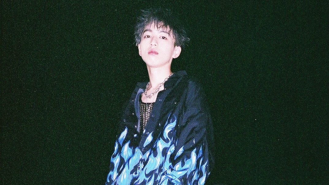 Kvi Babaがセルフタイトルの1stアルバムを9月にリリース - FNMNL (フェノメナル)