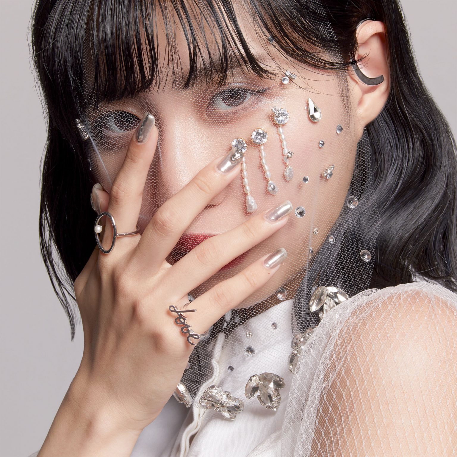 eillが一年ぶりのミニアルバム『LOVE/LIKE/HATE』をリリース - FNMNL (フェノメナル)