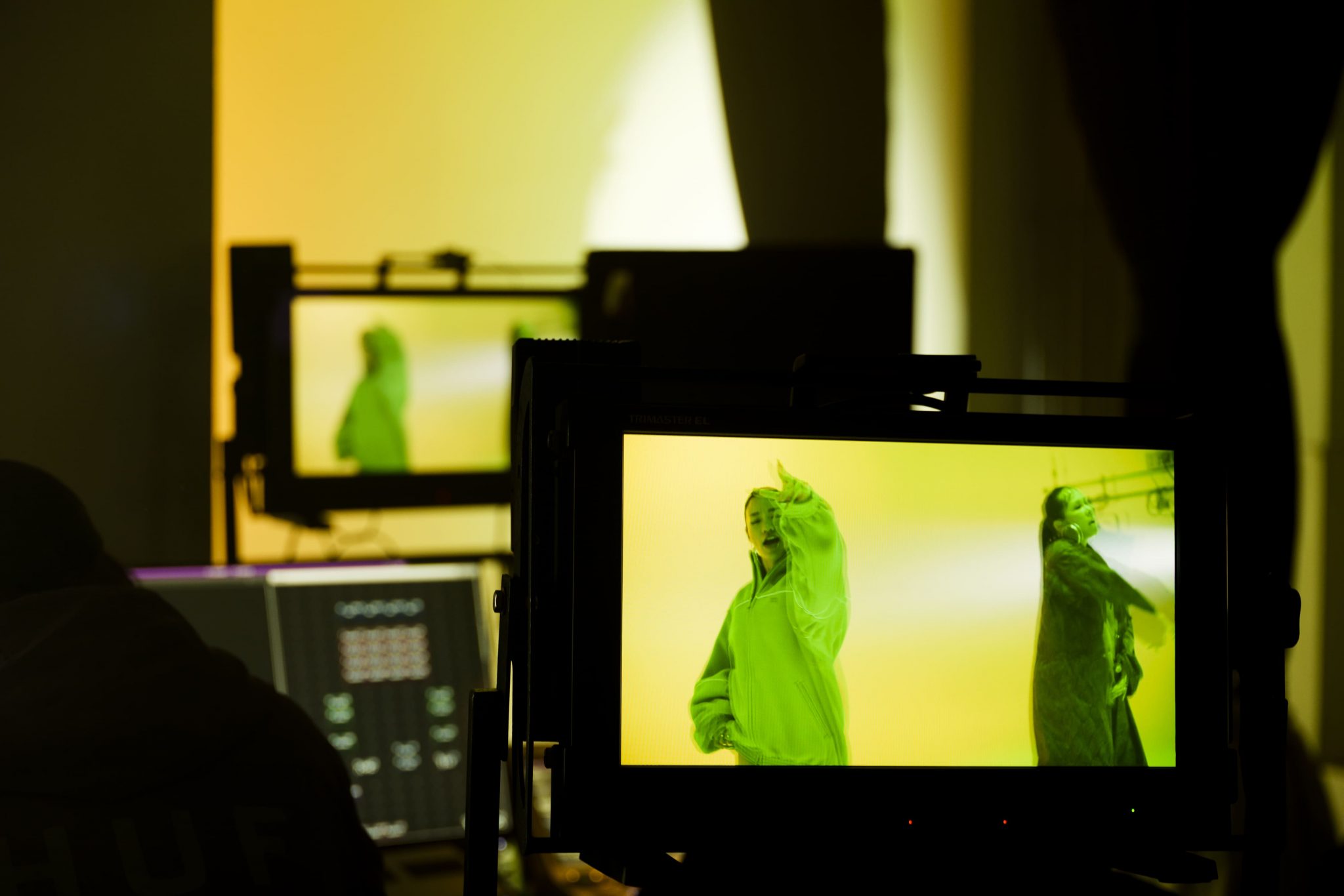 【対談】AI × Awich | 私たちはそんなに違わない - FNMNL (フェノメナル)