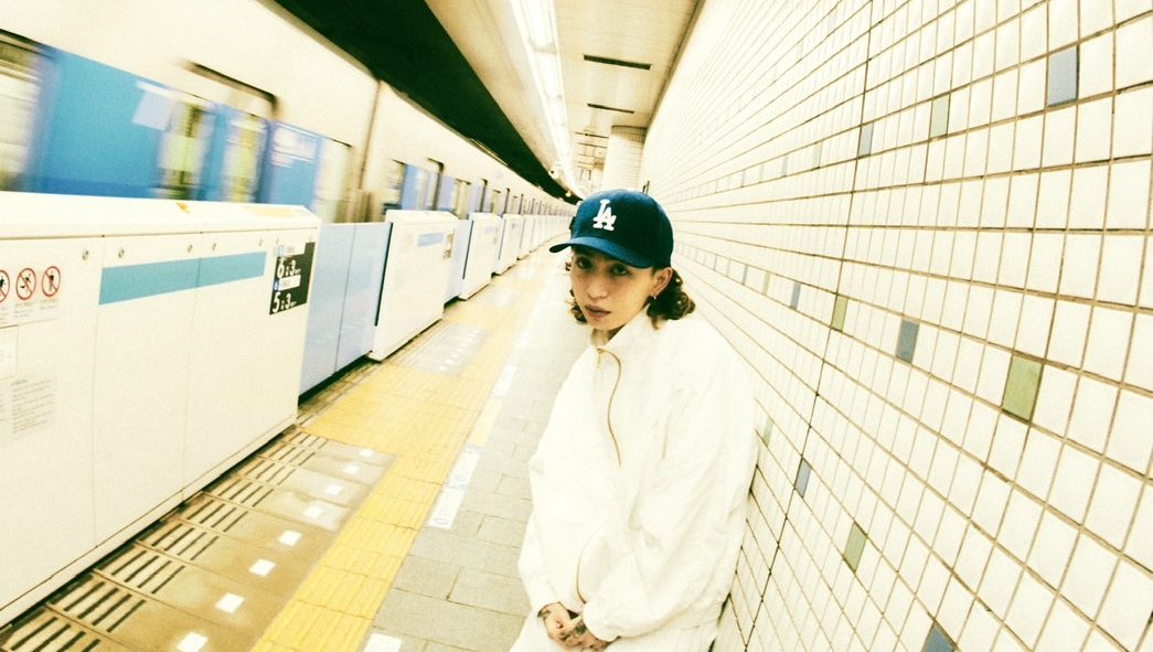 Kvi BabaがidomとSALUを迎えた新曲"Ms. U"をリリース - FNMNL (フェノメナル)