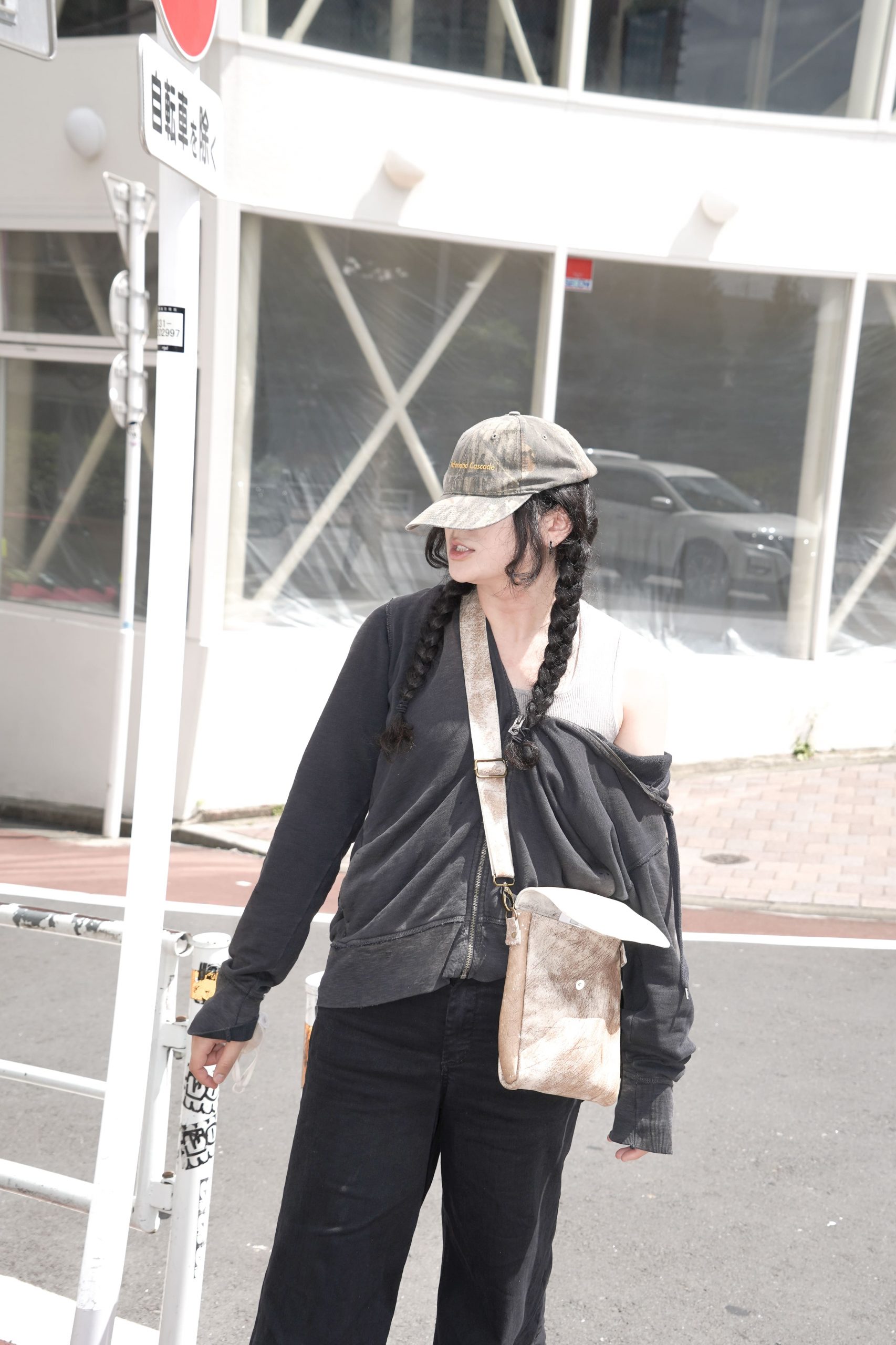 【インタビュー】underscores | 「もし居場所がないのなら探してみて」 - FNMNL (フェノメナル)