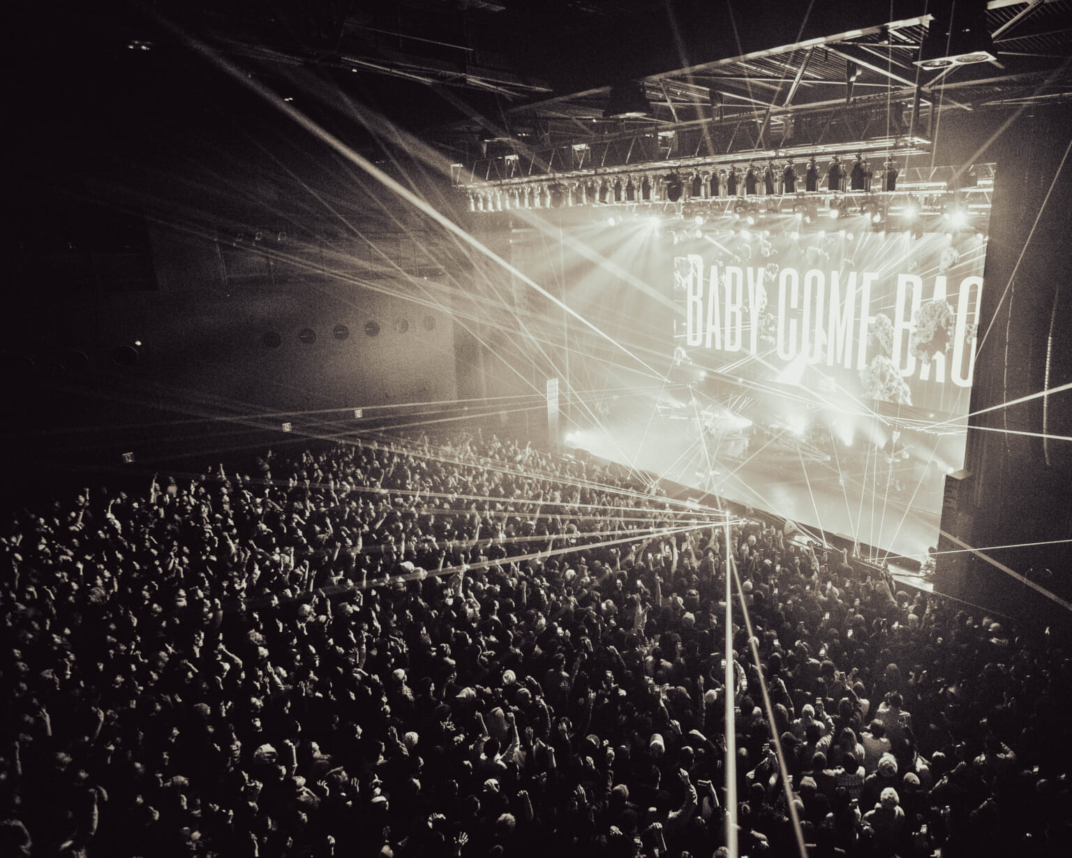 【ライブレポート】Kvi Baba 2nd One Man Live Tour 2025 | 内面の葛藤を芸術に昇華、満を持して武道館へ - FNMNL (フェノメナル)