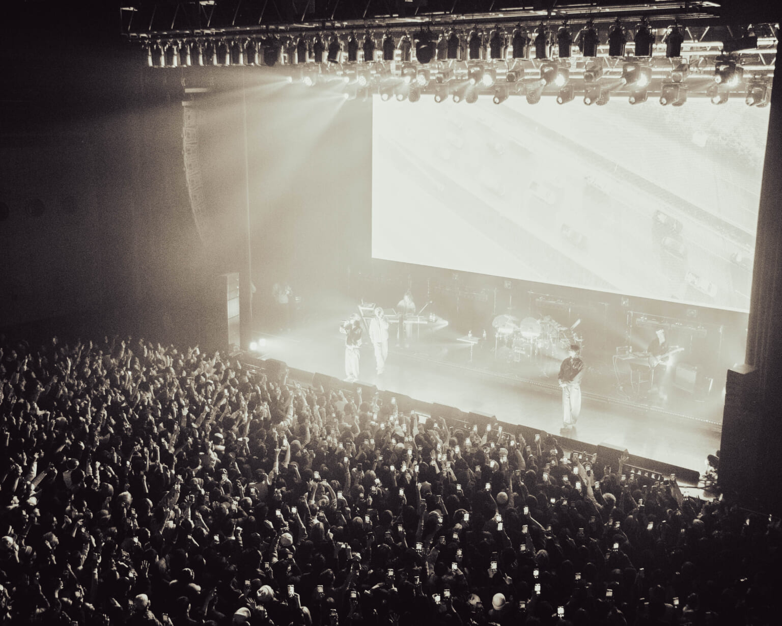 【ライブレポート】Kvi Baba 2nd One Man Live Tour 2025 | 内面の葛藤を芸術に昇華、満を持して武道館へ - FNMNL (フェノメナル)