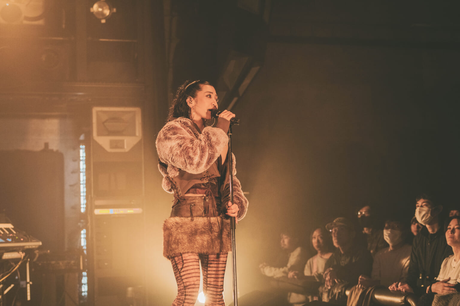 【ライブレポート】aimi First One Man Show | R&Bの魅力を全身で伝えた初ワンマン - FNMNL (フェノメナル)