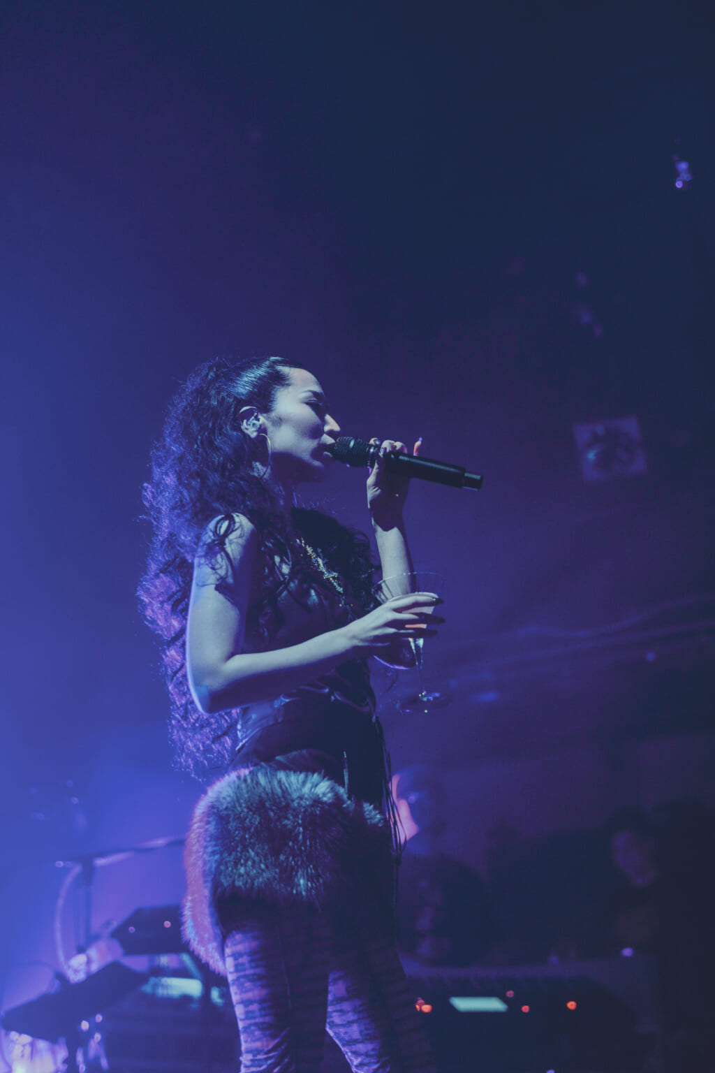 【ライブレポート】aimi First One Man Show | R&Bの魅力を全身で伝えた初ワンマン - FNMNL (フェノメナル)