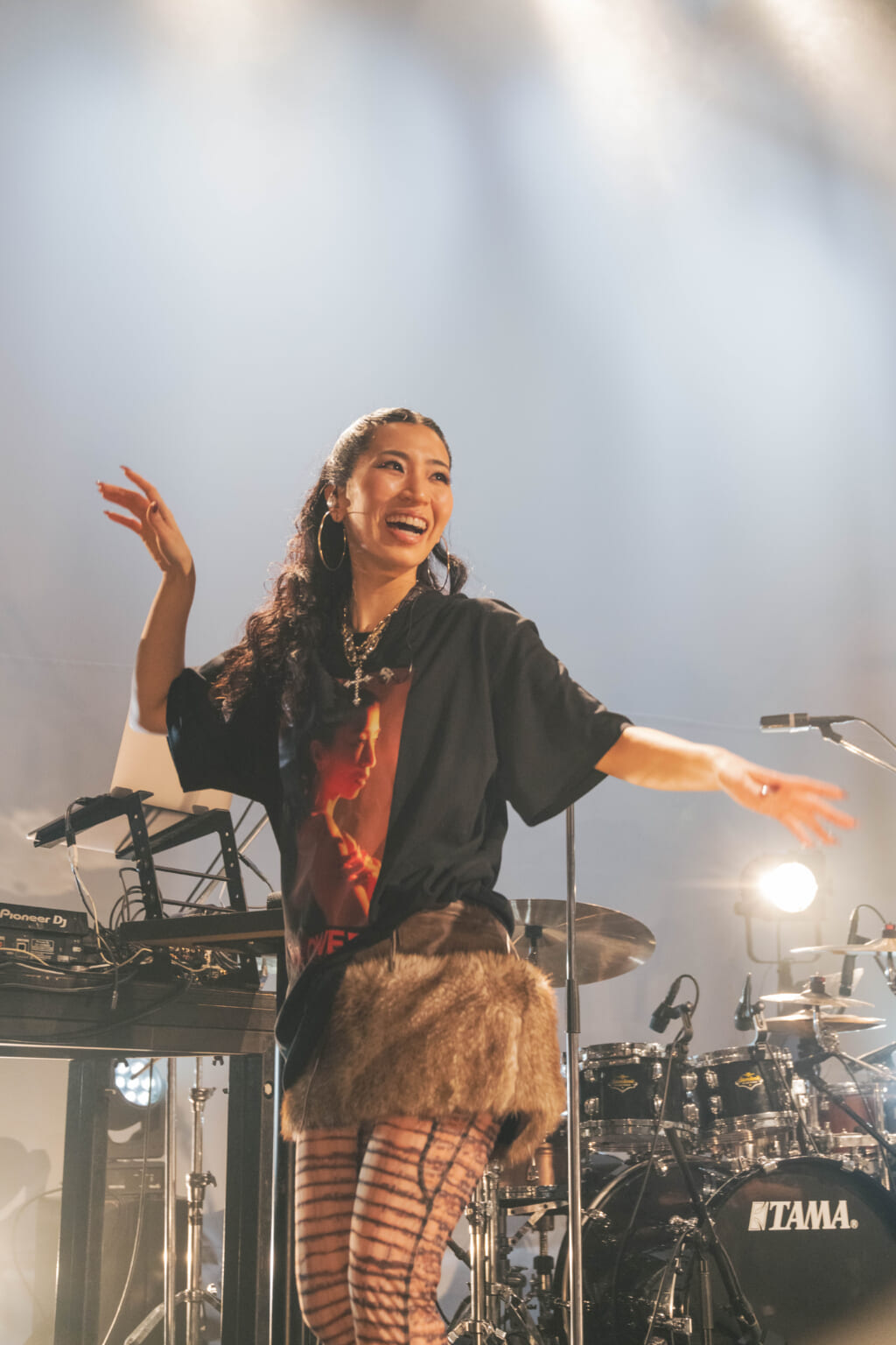 【ライブレポート】aimi First One Man Show | R&Bの魅力を全身で伝えた初ワンマン - FNMNL (フェノメナル)