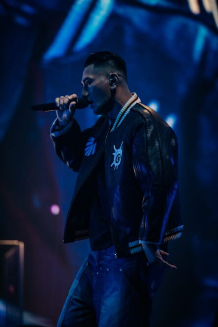 【ライブレポート】Kvi Baba 日本武道館公演 | 「信じるもの」が凝縮された一夜 - FNMNL (フェノメナル)